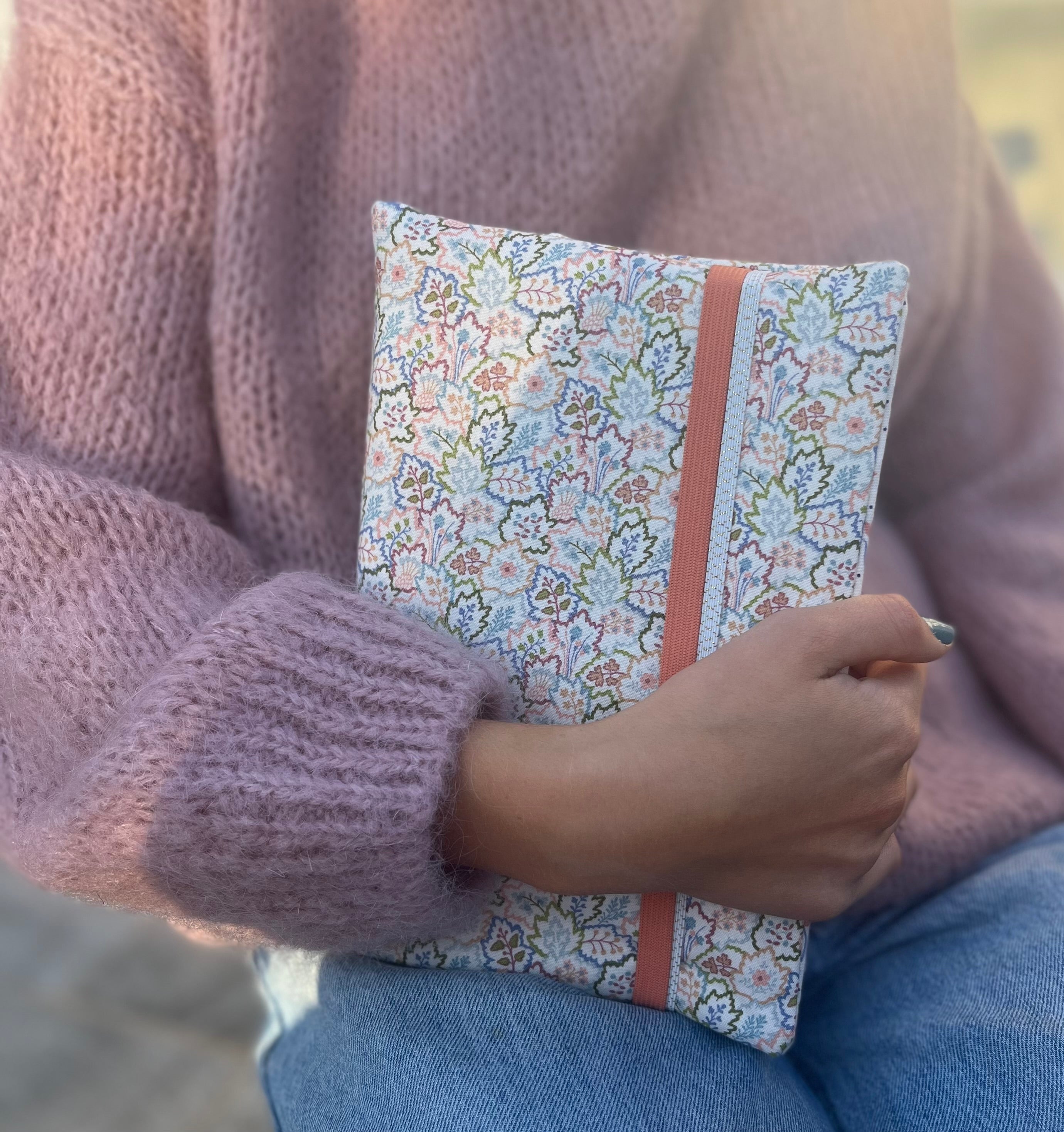 Couvre-livre roman broché adaptable – Gilbertine Brussels