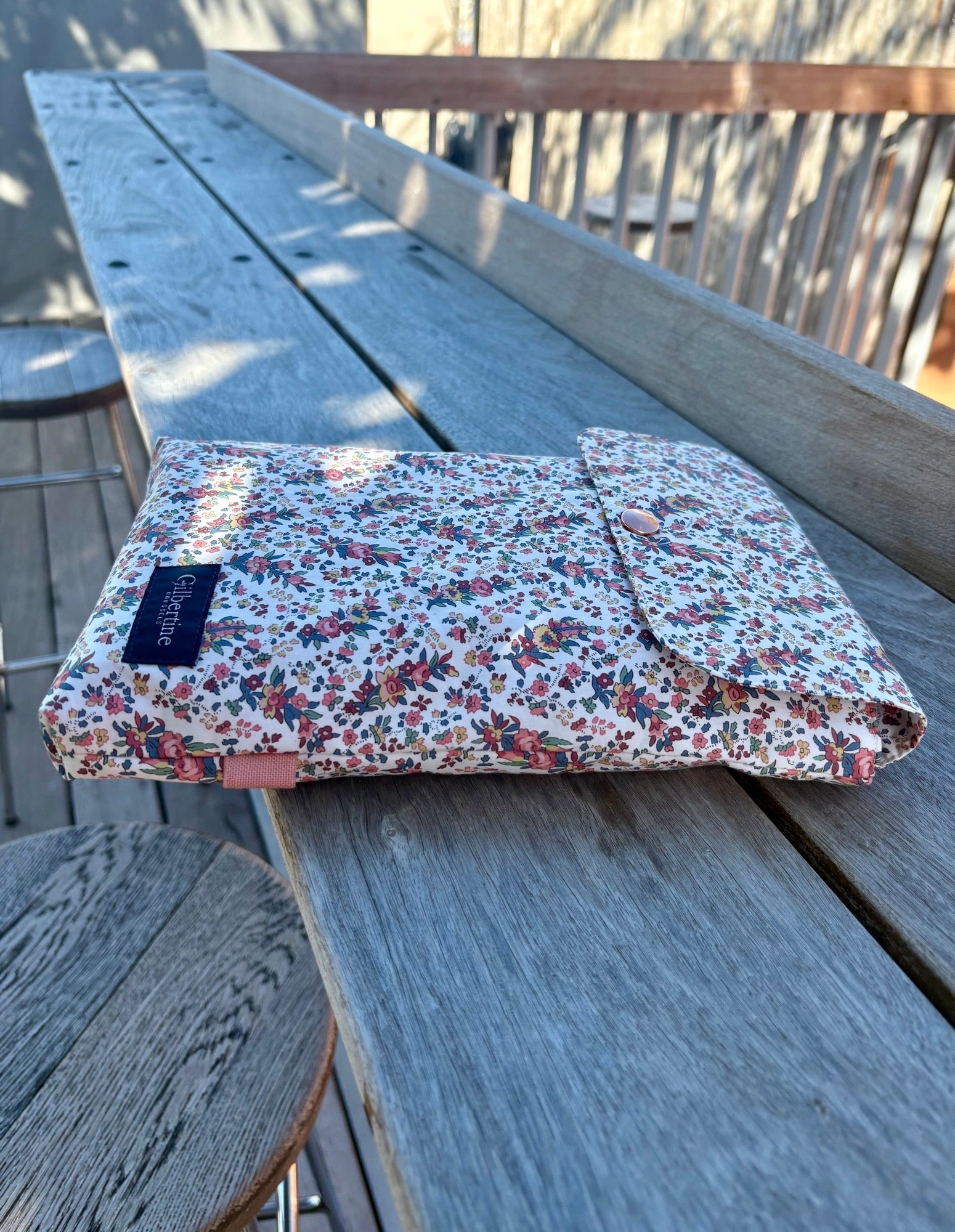 Pochette roman broché Cathy's cupboard – Gilbertine Brussels